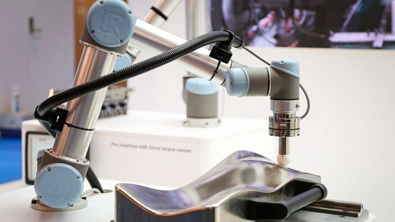 Los 2 tipos de sensores externos de un robot industrial | BFMX